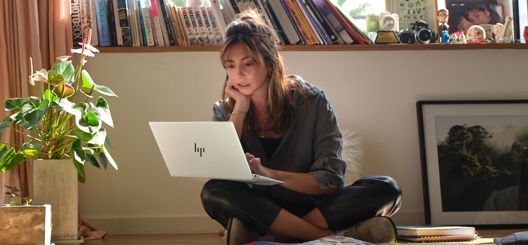 HP OmniBook 7 Aero 13.3 inch Next Gen AI 13-bg1075AU, White - 13.3 ...